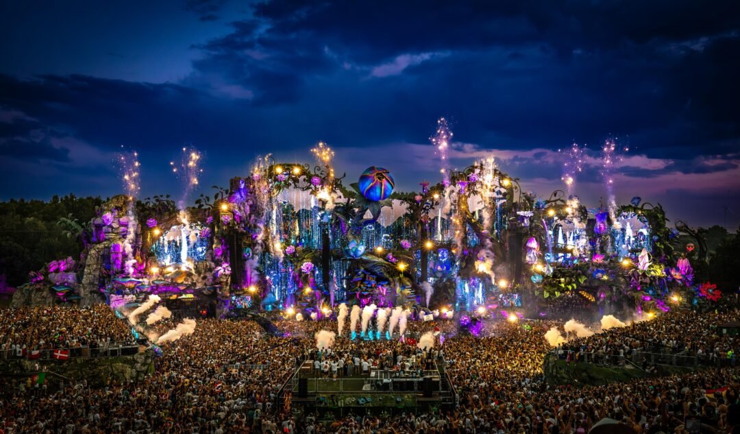 GREAT LIBRARY DESIGN STUDIO: Tomorrowland’s Fusion between Atmosphere ...